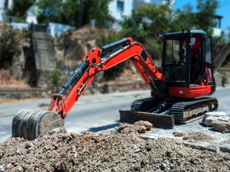 Roboty Ziemne Minikoparką | Wykopy i Prace Gruntowe – Berberys Garden